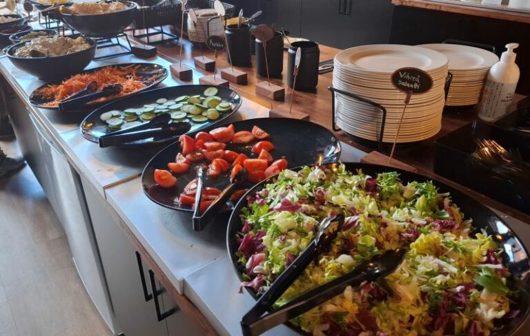 Haminan Meyerin herkullista lounasta höystävät sotahistorialliset ...